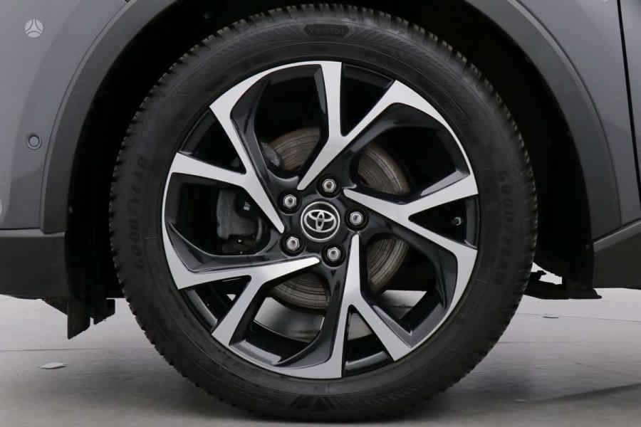 Grey Toyota C-HR 2019 in Vilnius, with an engine capacity of 1.80 L and mileage of 79 thousand km for 21900 €, photo 17 on AUTOMOTO.COM.LV