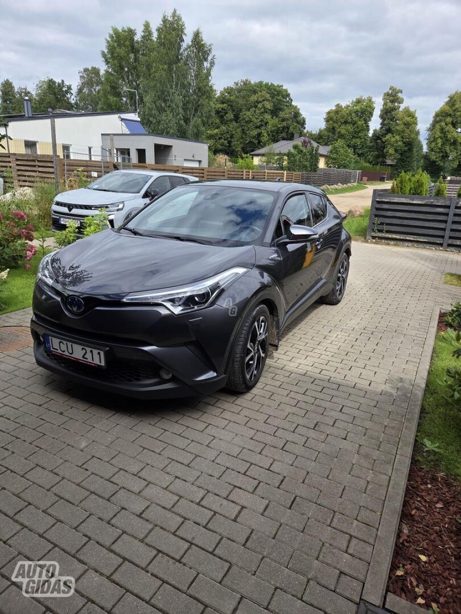 Grey Toyota C-HR 2019 in Vilnius, with an engine capacity of 1.80 L and mileage of 159 thousand km for 16000 €, photo 5 on AUTOMOTO.COM.LV