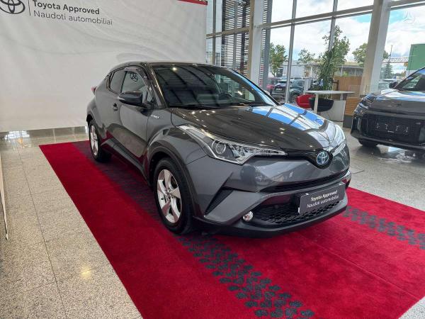 Серый Тойота C-HR 2019 в Шяуляй, объемом двигателя 1.80 л и пробегом 86 тыс. км за 19500 €, фото 2 на AUTOMOTO.COM.LV