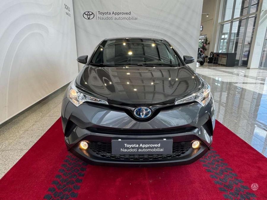 Grey Toyota C-HR 2019 in Siauliai, with an engine capacity of 1.80 L and mileage of 86 thousand km for 19500 €, photo 4 on AUTOMOTO.COM.LV