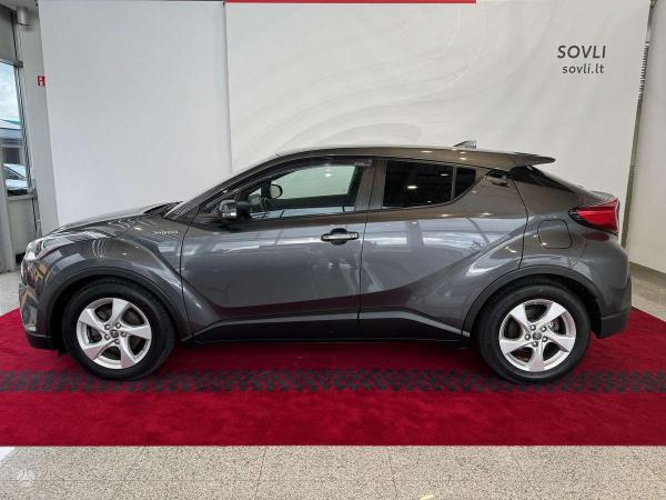 Серый Тойота C-HR 2019 в Шяуляй, объемом двигателя 1.80 л и пробегом 86 тыс. км за 19500 €, фото 4 на AUTOMOTO.COM.LV