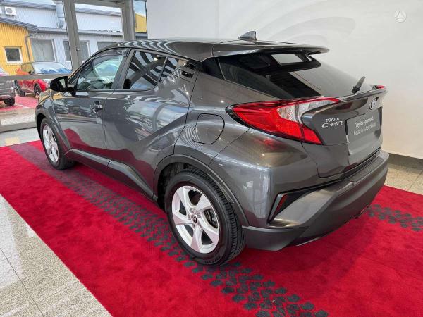Серый Тойота C-HR 2019 в Шяуляй, объемом двигателя 1.80 л и пробегом 86 тыс. км за 19500 €, фото 5 на AUTOMOTO.COM.LV