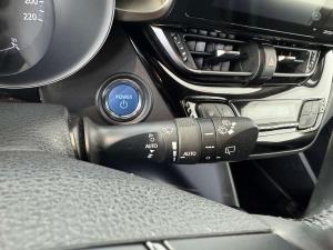 Grey Toyota C-HR 2019 in Siauliai, with an engine capacity of 1.80 L and mileage of 86 thousand km for 19500 €, photo 18 on AUTOMOTO.COM.LV