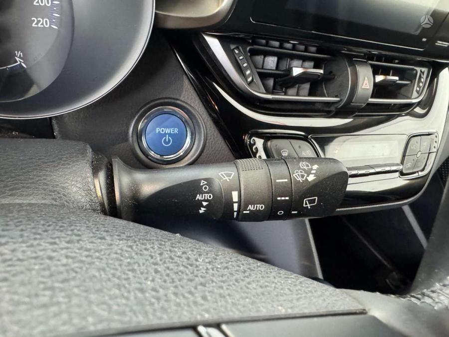 Grey Toyota C-HR 2019 in Siauliai, with an engine capacity of 1.80 L and mileage of 86 thousand km for 19500 €, photo 18 on AUTOMOTO.COM.LV