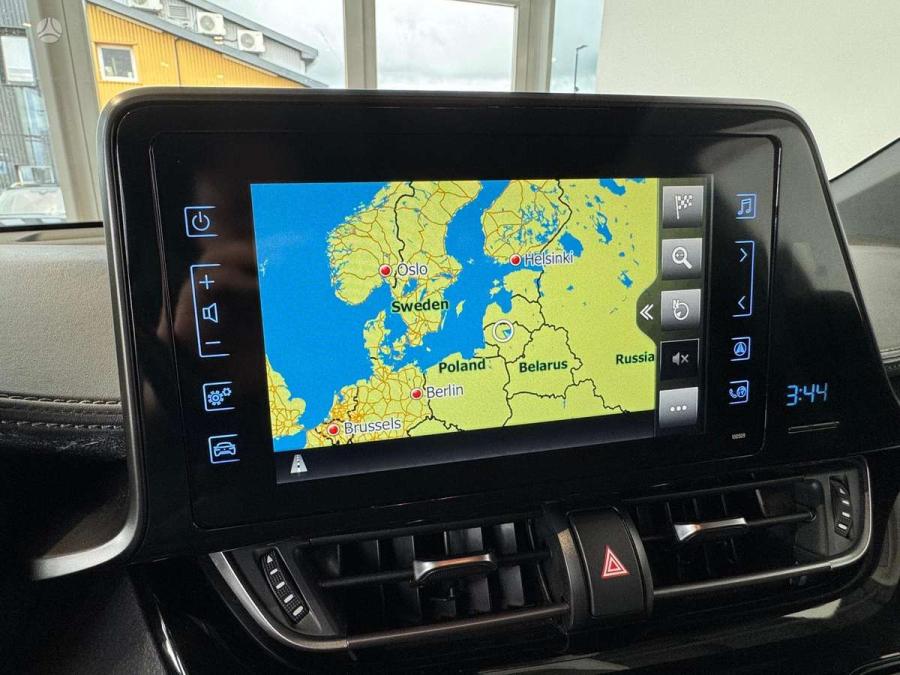 Grey Toyota C-HR 2019 in Siauliai, with an engine capacity of 1.80 L and mileage of 86 thousand km for 19500 €, photo 21 on AUTOMOTO.COM.LV