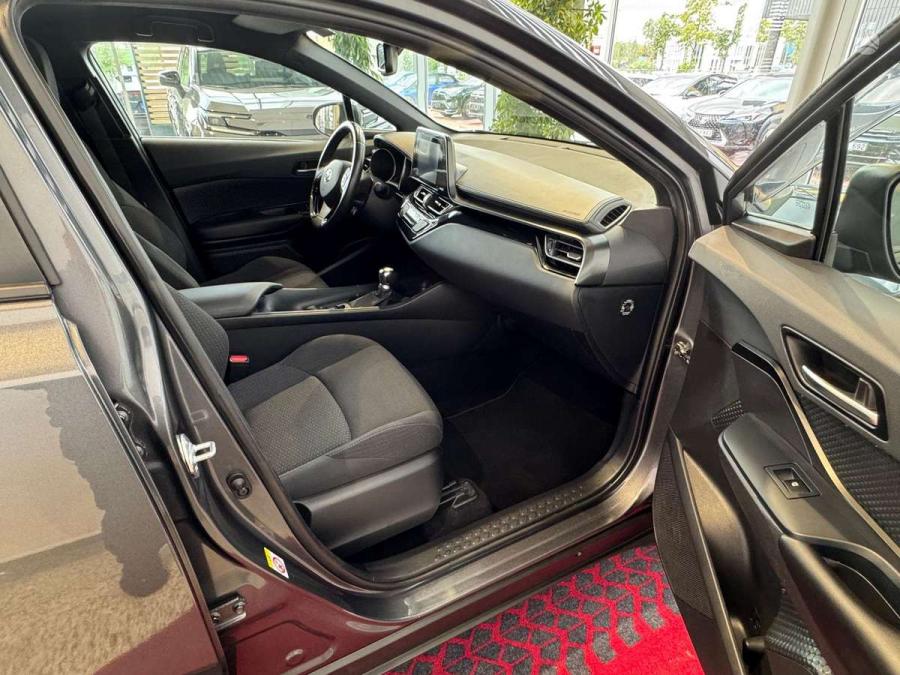 Grey Toyota C-HR 2019 in Siauliai, with an engine capacity of 1.80 L and mileage of 86 thousand km for 19500 €, photo 24 on AUTOMOTO.COM.LV