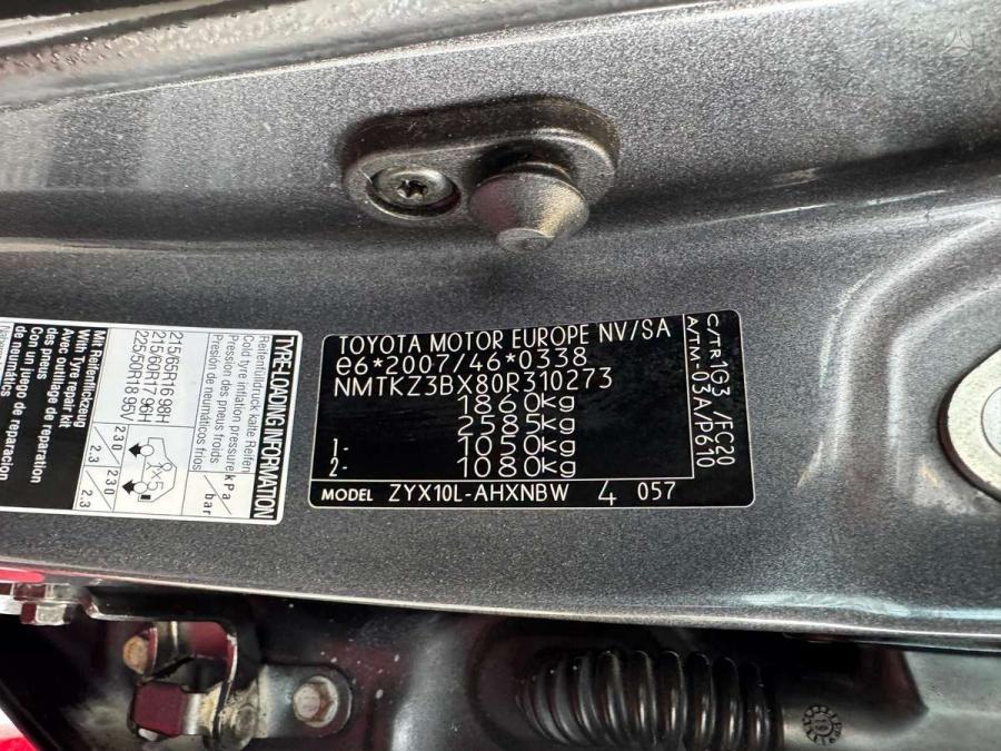 Grey Toyota C-HR 2019 in Siauliai, with an engine capacity of 1.80 L and mileage of 86 thousand km for 19500 €, photo 29 on AUTOMOTO.COM.LV