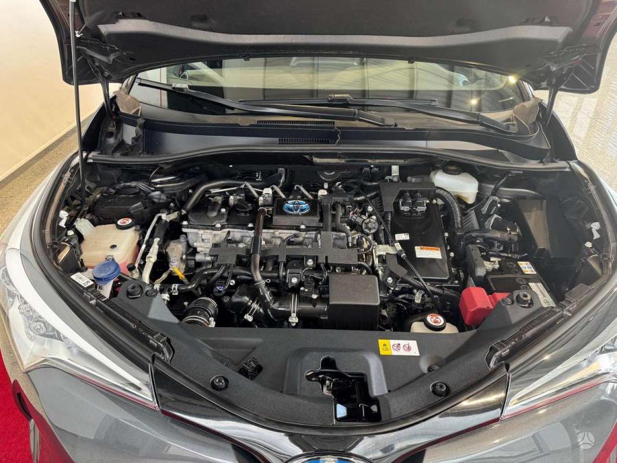 Grey Toyota C-HR 2019 in Siauliai, with an engine capacity of 1.80 L and mileage of 86 thousand km for 19500 €, photo 31 on AUTOMOTO.COM.LV
