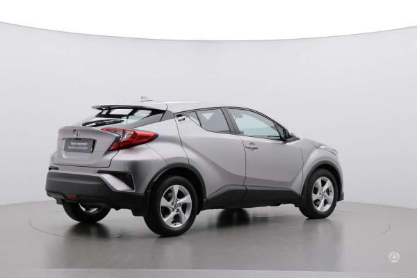 Серый Тойота C-HR 2019 в Вильнюс, объемом двигателя 1.20 л и пробегом 101 тыс. км за 18700 €, фото 3 на AUTOMOTO.COM.LV