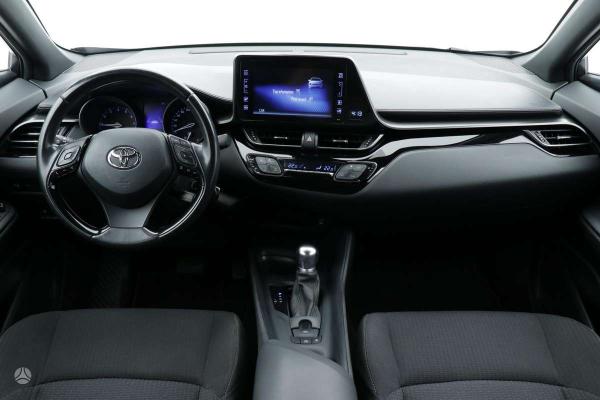 Серый Тойота C-HR 2019 в Вильнюс, объемом двигателя 1.20 л и пробегом 101 тыс. км за 18700 €, фото 7 на AUTOMOTO.COM.LV