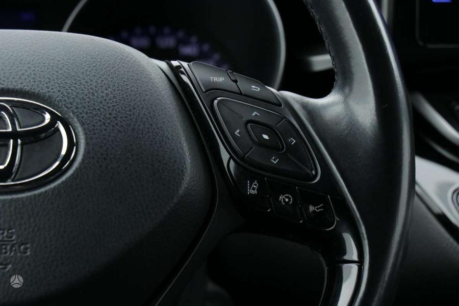 Grey Toyota C-HR 2019 in Vilnius, with an engine capacity of 1.20 L and mileage of 101 thousand km for 18700 €, photo 27 on AUTOMOTO.COM.LV