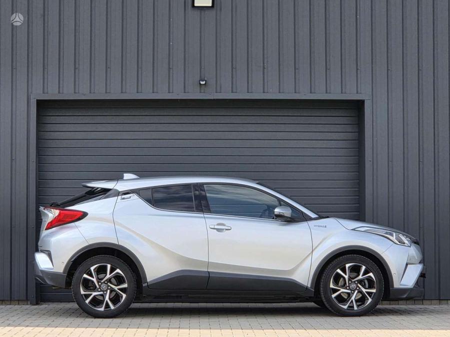 Серый Тойота C-HR 2019 в Каунас, объемом двигателя 1.80 л и пробегом 167 тыс. км за 15999 €, фото 4 на AUTOMOTO.COM.LV