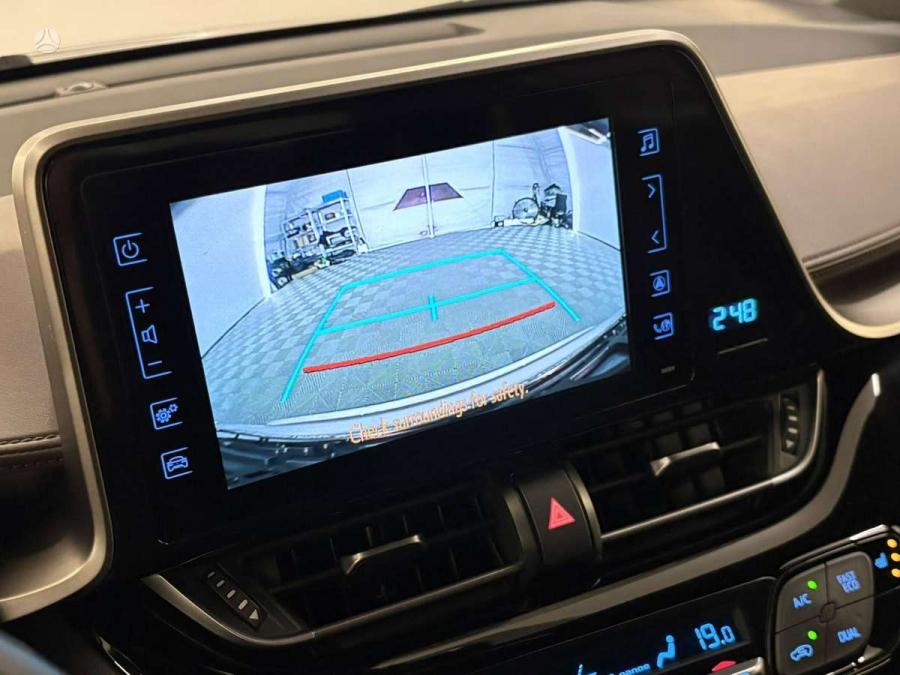 Grey Toyota C-HR 2019 in Marijampole, with an engine capacity of 1.80 L and mileage of 176 thousand km for 16250 €, photo 6 on AUTOMOTO.COM.LV