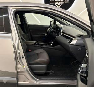 Grey Toyota C-HR 2019 in Marijampole, with an engine capacity of 1.80 L and mileage of 176 thousand km for 16250 €, photo 15 on AUTOMOTO.COM.LV