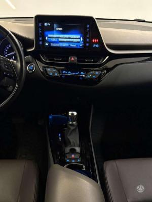 Grey Toyota C-HR 2019 in Marijampole, with an engine capacity of 1.80 L and mileage of 176 thousand km for 16250 €, photo 17 on AUTOMOTO.COM.LV
