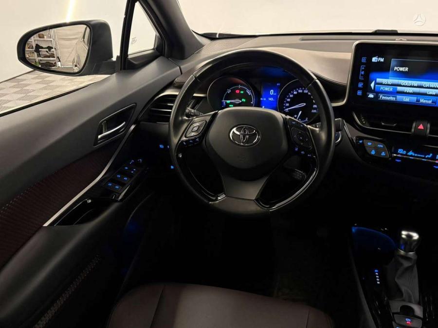 Grey Toyota C-HR 2019 in Marijampole, with an engine capacity of 1.80 L and mileage of 176 thousand km for 16250 €, photo 19 on AUTOMOTO.COM.LV