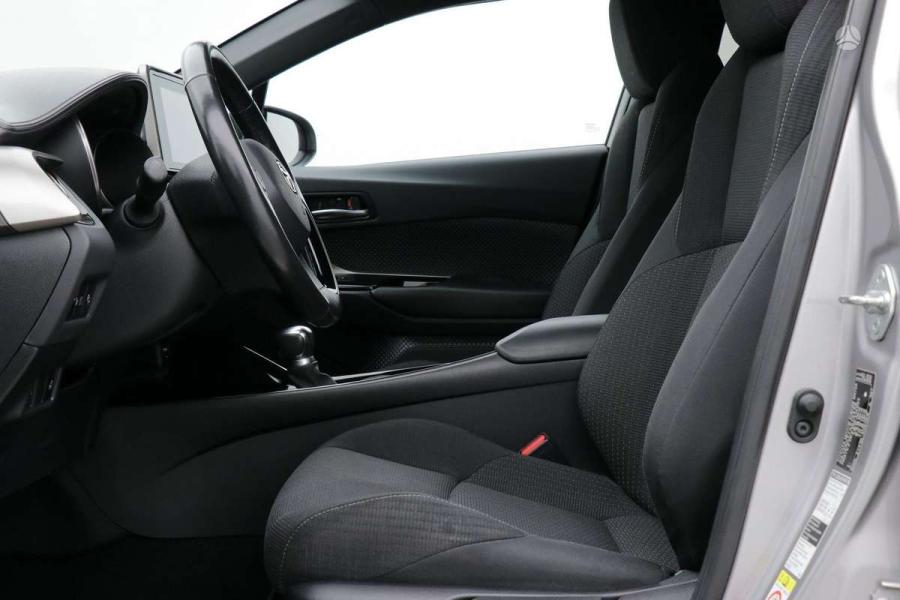 Pelēks Toyota C-HR 2019 Viļņa, ar dzinēja tilpumu 1.80 L un nobraukumu 87 tūkst. km par 19900 €, foto 13 vietnē AUTOMOTO.COM.LV