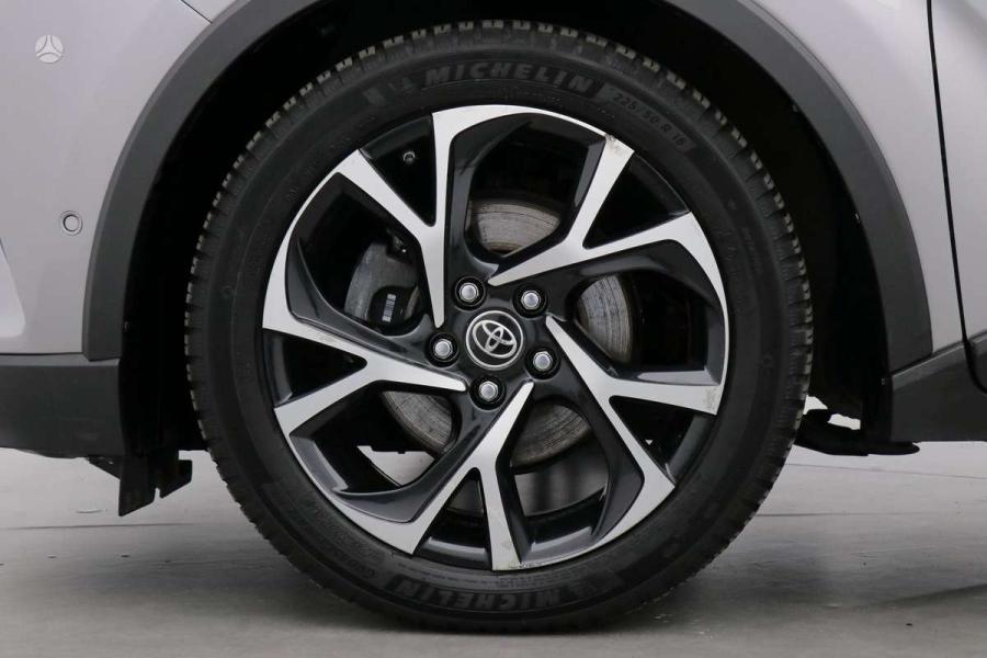 Pelēks Toyota C-HR 2019 Viļņa, ar dzinēja tilpumu 1.80 L un nobraukumu 87 tūkst. km par 19900 €, foto 17 vietnē AUTOMOTO.COM.LV