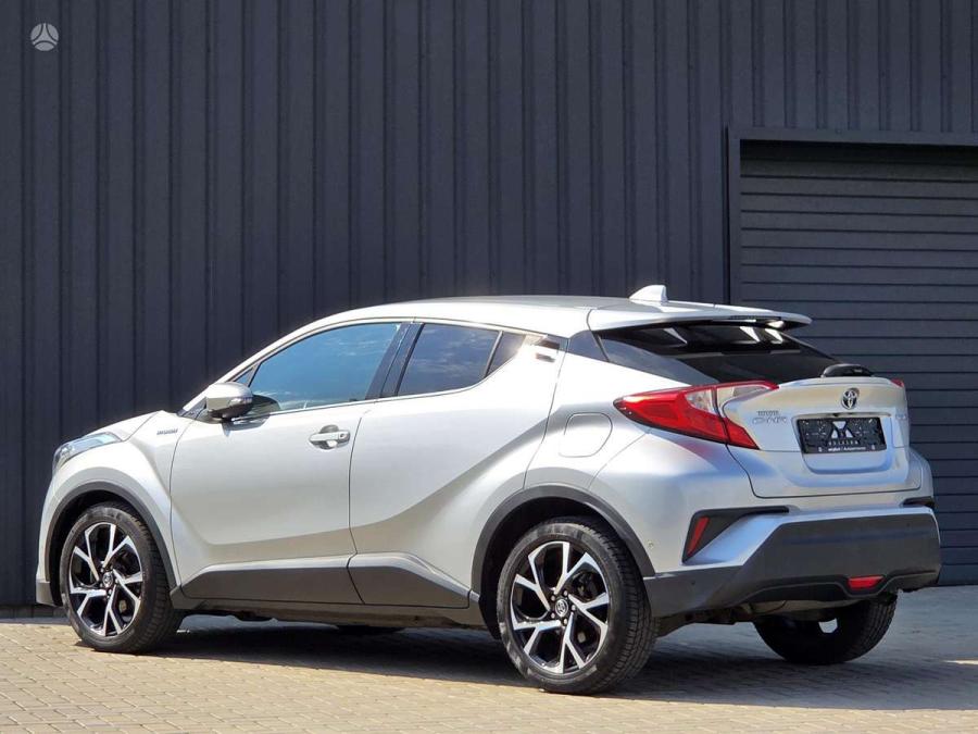 Pelēks Toyota C-HR 2019 Kauņa, ar dzinēja tilpumu 1.80 L un nobraukumu 167 tūkst. km par 15500 €, foto 4 vietnē AUTOMOTO.COM.LV