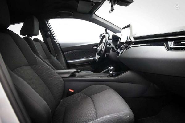 Серый Тойота C-HR 2019 в Каунас, объемом двигателя 1.80 л и пробегом 167 тыс. км за 15500 €, фото 8 на AUTOMOTO.COM.LV