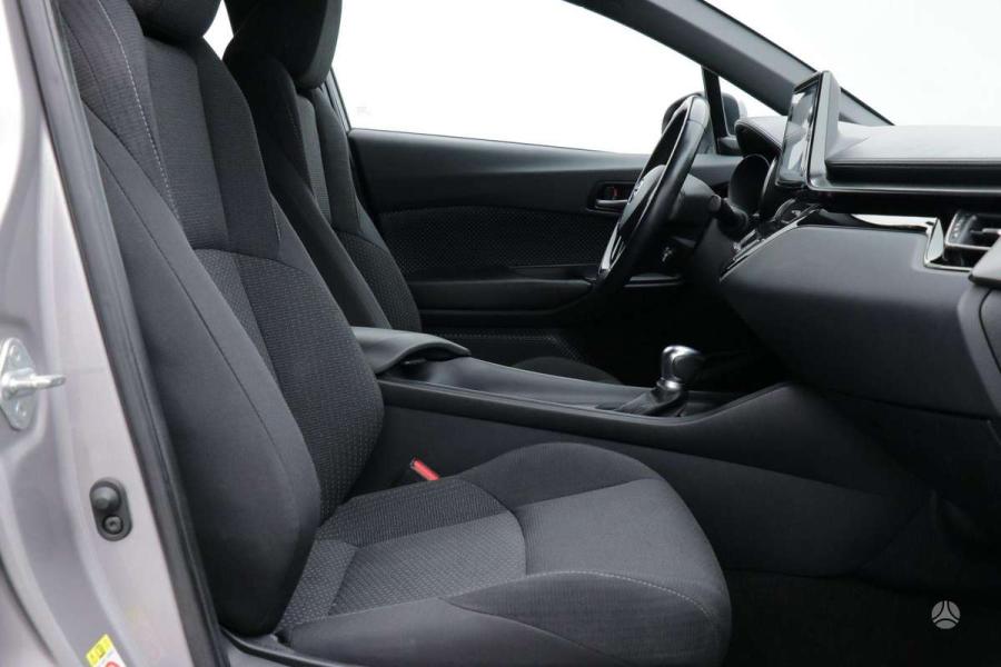 Pelēks Toyota C-HR 2019 Viļņa, ar dzinēja tilpumu 1.20 L un nobraukumu 101 tūkst. km par 18700 €, foto 10 vietnē AUTOMOTO.COM.LV