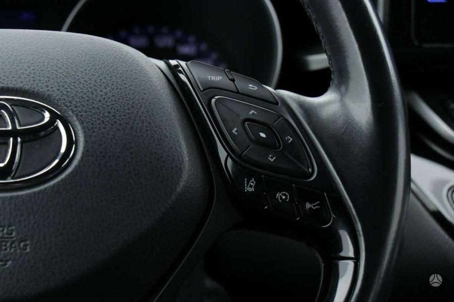 Pelēks Toyota C-HR 2019 Viļņa, ar dzinēja tilpumu 1.20 L un nobraukumu 101 tūkst. km par 18700 €, foto 27 vietnē AUTOMOTO.COM.LV