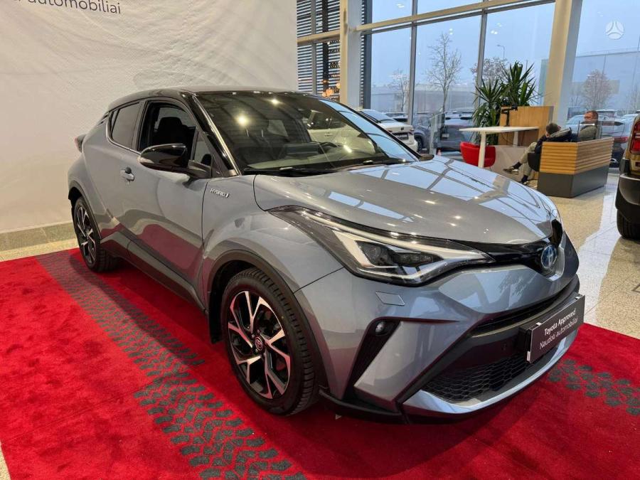 Серый Тойота C-HR 2020 в Шяуляй, объемом двигателя 1.80 л и пробегом 98 тыс. км за 21500 €, фото 2 на AUTOMOTO.COM.LV