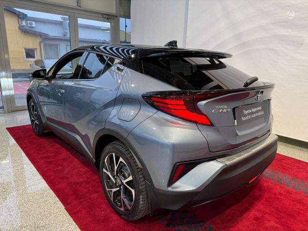 Grey Toyota C-HR 2020 in Siauliai, with an engine capacity of 1.80 L and mileage of 98 thousand km for 21500 €, photo 6 on AUTOMOTO.COM.LV