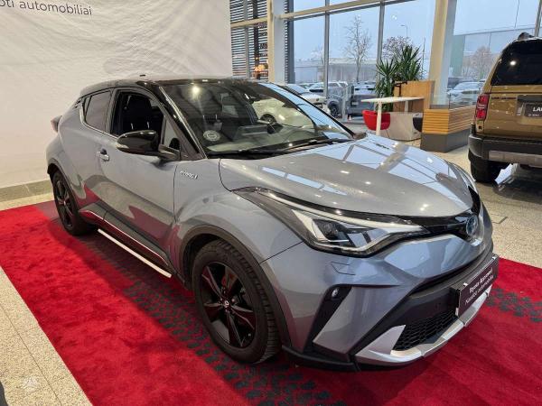 Grey Toyota C-HR 2020 in Siauliai, with an engine capacity of 1.80 L and mileage of 107 thousand km for 21900 €, photo 2 on AUTOMOTO.COM.LV
