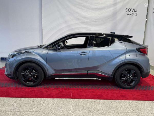Grey Toyota C-HR 2020 in Siauliai, with an engine capacity of 1.80 L and mileage of 107 thousand km for 21900 €, photo 5 on AUTOMOTO.COM.LV