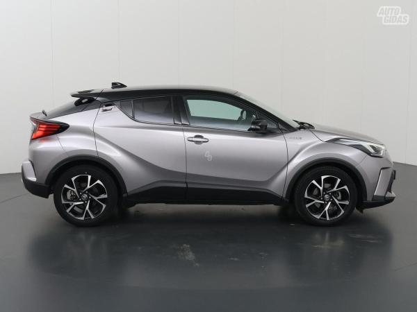 Grey Toyota C-HR 2020 in Kaunas, with an engine capacity of 2.00 L and mileage of 45 thousand km for 24792 €, photo 6 on AUTOMOTO.COM.LV