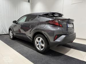Pelēks Toyota C-HR 2020 Kauņa, ar dzinēja tilpumu 0.00 L un nobraukumu 67 tūkst. km par 25287 €, foto 3 vietnē AUTOMOTO.COM.LV