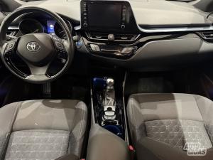 Pelēks Toyota C-HR 2020 Kauņa, ar dzinēja tilpumu 0.00 L un nobraukumu 67 tūkst. km par 25287 €, foto 12 vietnē AUTOMOTO.COM.LV