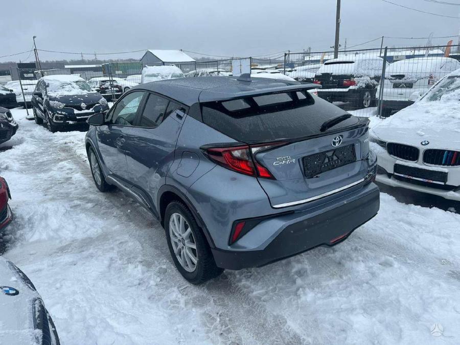 Pelēks Toyota C-HR 2020 Kauņa, ar dzinēja tilpumu 1.80 L un nobraukumu 93 tūkst. km par 17250 €, foto 3 vietnē AUTOMOTO.COM.LV