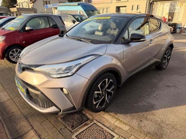 Grey Toyota C-HR 2020 in Kaunas, with an engine capacity of 1.80 L and mileage of 35 thousand km for 22297 €, photo 2 on AUTOMOTO.COM.LV