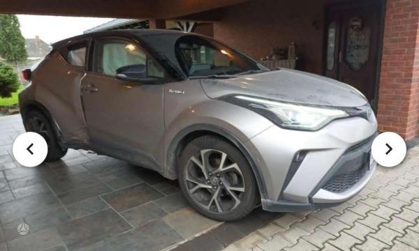 Grey Toyota C-HR 2020 in Vilnius, with an engine capacity of 1.80 L and mileage of 102 thousand km for 13900 €, photo 1 on AUTOMOTO.COM.LV