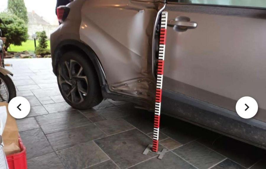 Grey Toyota C-HR 2020 in Vilnius, with an engine capacity of 1.80 L and mileage of 102 thousand km for 13900 €, photo 4 on AUTOMOTO.COM.LV