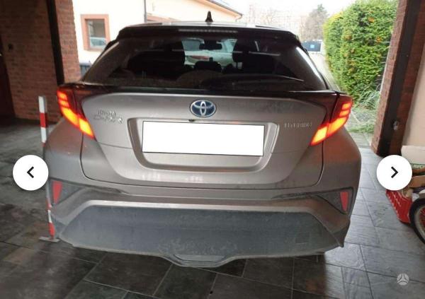 Grey Toyota C-HR 2020 in Vilnius, with an engine capacity of 1.80 L and mileage of 102 thousand km for 13900 €, photo 5 on AUTOMOTO.COM.LV