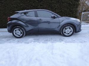 Grey Toyota C-HR 2020 in Kalvarija, with an engine capacity of 1.80 L and mileage of 138 thousand km for 16850 €, photo 6 on AUTOMOTO.COM.LV
