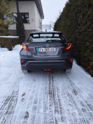 Grey Toyota C-HR 2020 in Kalvarija, with an engine capacity of 1.80 L and mileage of 138 thousand km for 16850 €, photo 8 on AUTOMOTO.COM.LV