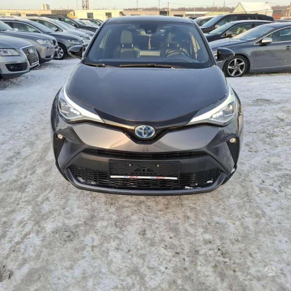 Grey Toyota C-HR 2020 in Kaunas, with an engine capacity of 1.80 L and mileage of 165 thousand km for 18900 €, photo 4 on AUTOMOTO.COM.LV