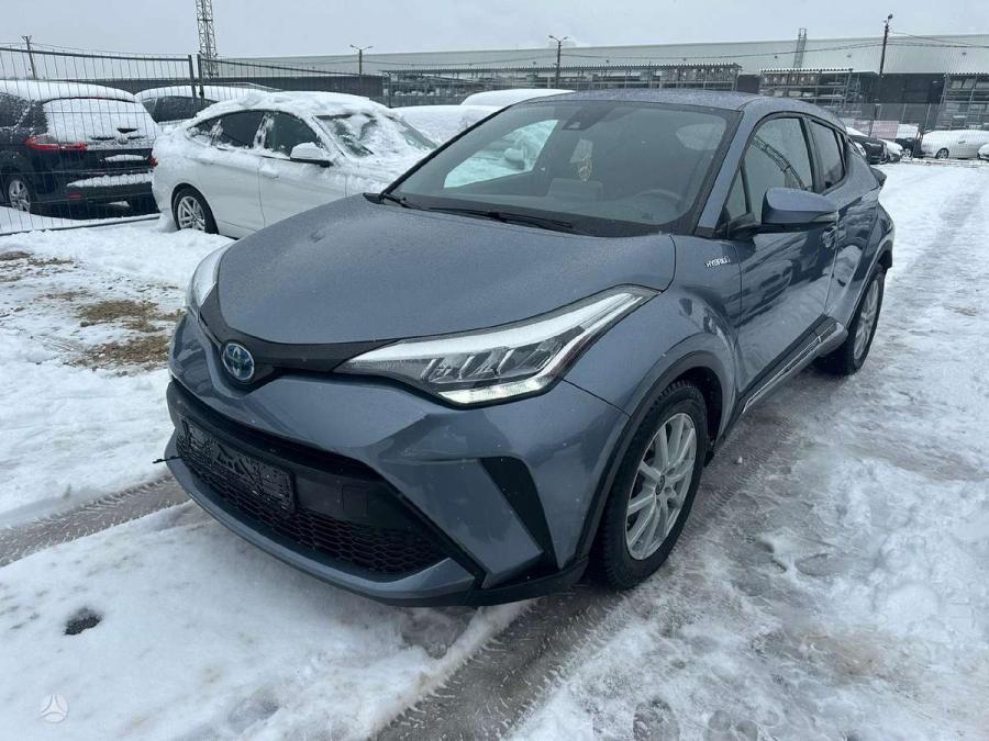 Pelēks Toyota C-HR 2020 Kauņa, ar dzinēja tilpumu 1.80 L un nobraukumu 93 tūkst. km par 17250 €, foto 2 vietnē AUTOMOTO.COM.LV