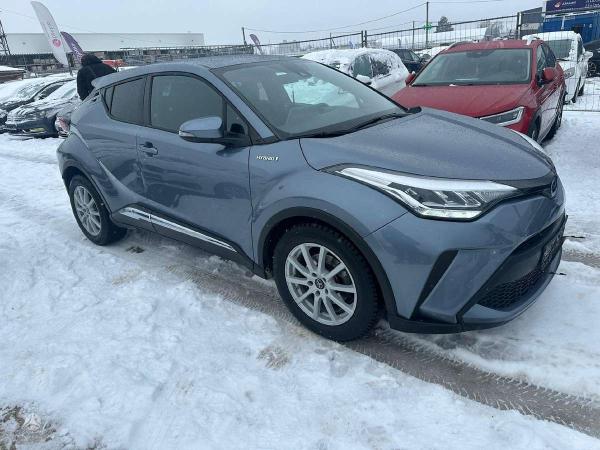 Grey Toyota C-HR 2020 in Kaunas, with an engine capacity of 1.80 L and mileage of 93 thousand km for 17250 €, photo 3 on AUTOMOTO.COM.LV