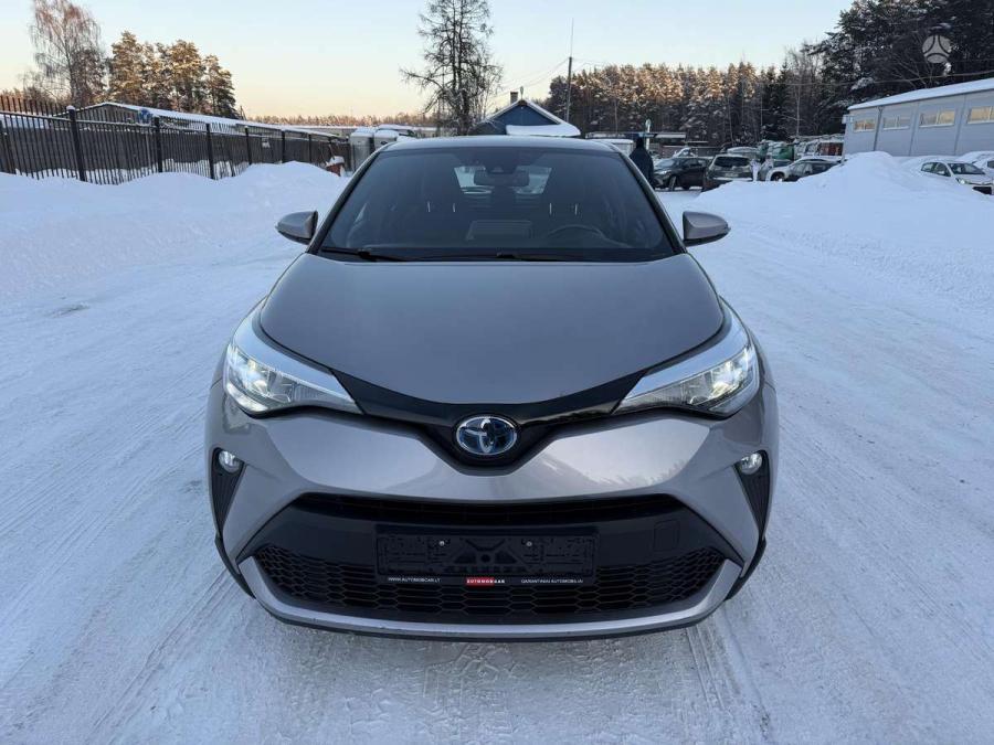 Pelēks Toyota C-HR 2020 Viļņa, ar dzinēja tilpumu 1.80 L un nobraukumu 101 tūkst. km par 19650 €, foto 2 vietnē AUTOMOTO.COM.LV