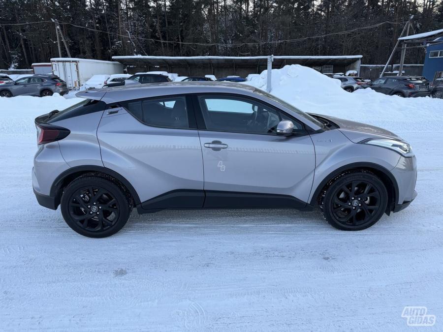 Pelēks Toyota C-HR 2020 Viļņa, ar dzinēja tilpumu 1.80 L un nobraukumu 101 tūkst. km par 19650 €, foto 4 vietnē AUTOMOTO.COM.LV