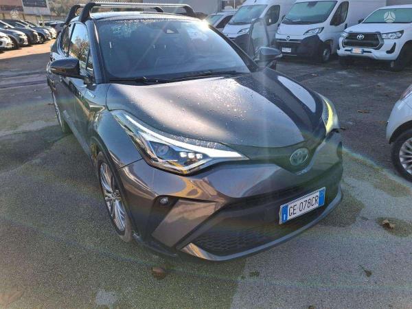 Grey Toyota C-HR 2020 in Kaunas, with an engine capacity of 1.80 L and mileage of 66 thousand km for 21700 €, photo 1 on AUTOMOTO.COM.LV