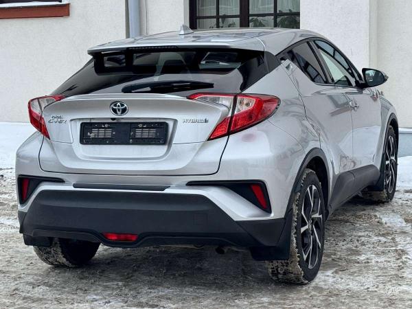 Grey Toyota C-HR 2020 in Siauliai, with an engine capacity of 1.80 L and mileage of 131 thousand km for 16800 €, photo 3 on AUTOMOTO.COM.LV