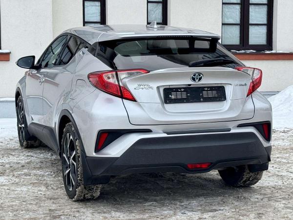 Grey Toyota C-HR 2020 in Siauliai, with an engine capacity of 1.80 L and mileage of 131 thousand km for 16800 €, photo 4 on AUTOMOTO.COM.LV