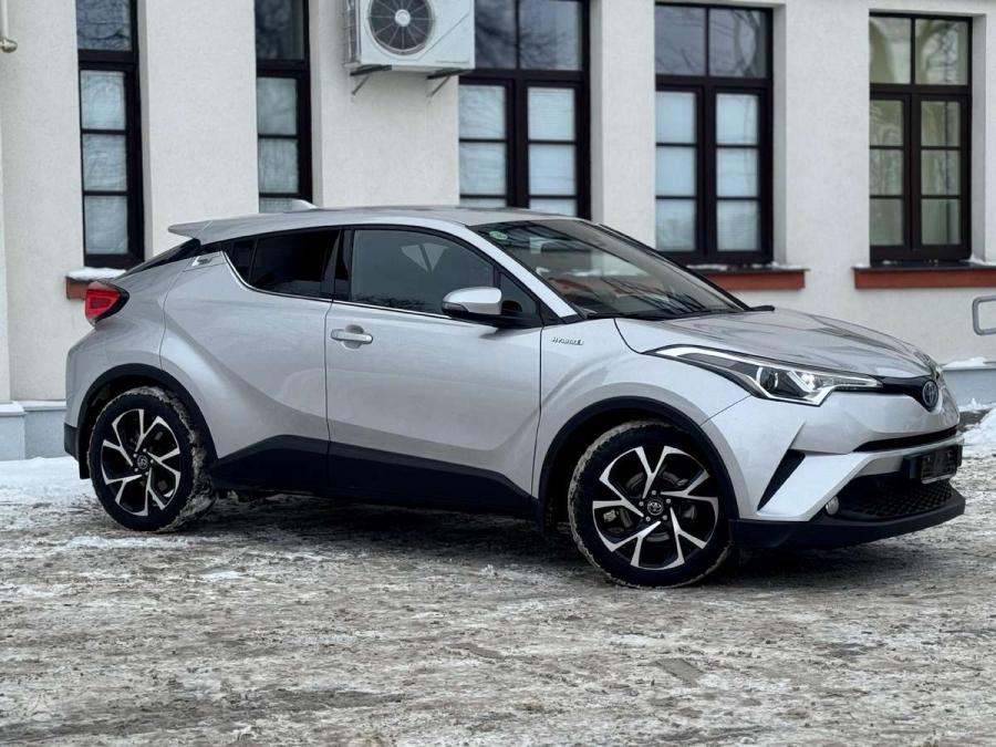 Серый Тойота C-HR 2020 в Шяуляй, объемом двигателя 1.80 л и пробегом 131 тыс. км за 16800 €, фото 5 на AUTOMOTO.COM.LV