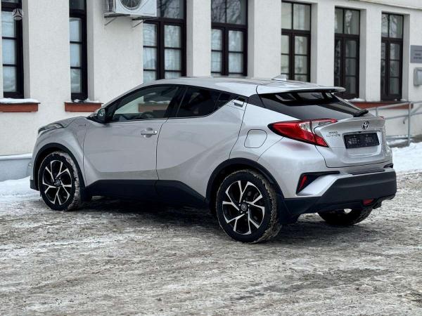 Grey Toyota C-HR 2020 in Siauliai, with an engine capacity of 1.80 L and mileage of 131 thousand km for 16800 €, photo 7 on AUTOMOTO.COM.LV